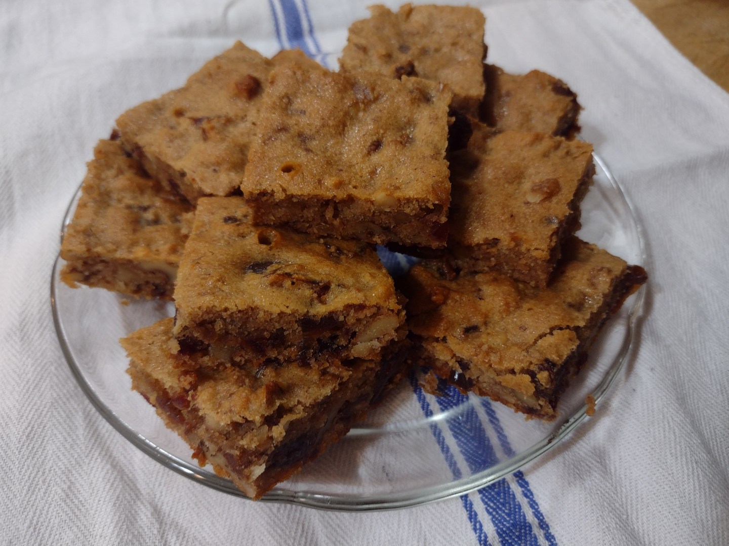 Old Fashioned Date Bars – The Foggy Noggin' Diner
